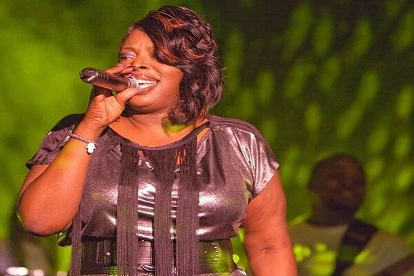 Americas - Angie Stone, R&B Icon and The Sequence Founder, Dies in Car ...