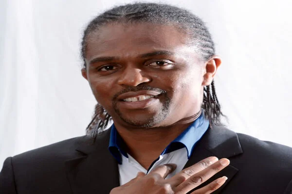 Nigeria - Kanu Nwankwo and Emmanuel Babayaro Visit Tijani Babangida After Tragic Car Accident ...