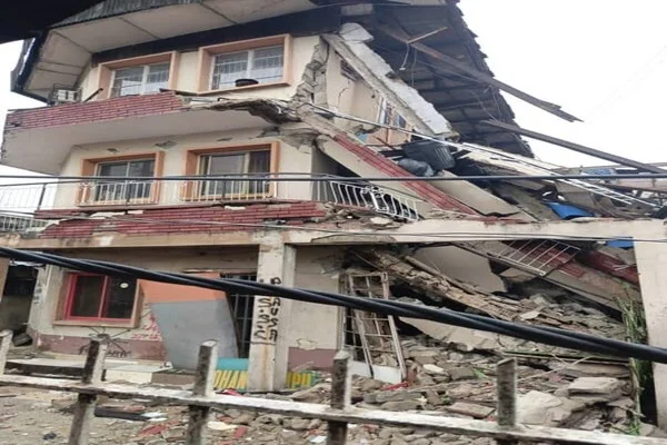 Nigeria - Two-Storey Building Partially Collapses in Lagos Amid Downpour | Nigerian Bulletin ...