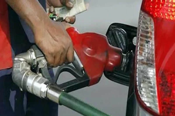 Nigeria - NNPCL Raises Petrol Price to N990 in Abuja, N960 in Lagos | Nigerian Bulletin - News ...