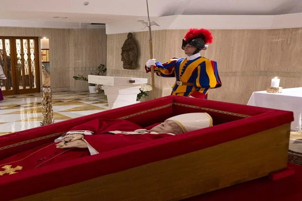 Europe - [VIDEO] Pope Francis’s Coffin Begins Procession to St. Peter’s ...