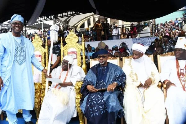 Nigeria - Seyi Makinde Presents Staff of Office to 43rd Olubadan of ...