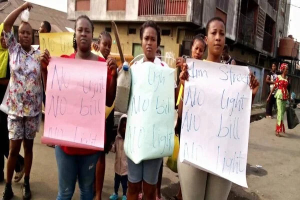 Nigeria - Valentine Frustration in Rivers State: Women Protest at PHCN ...