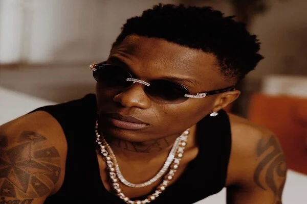 Nigeria - Wizkid Joins Wasiu Ayinde on Stage, Showering Him with Naira ...